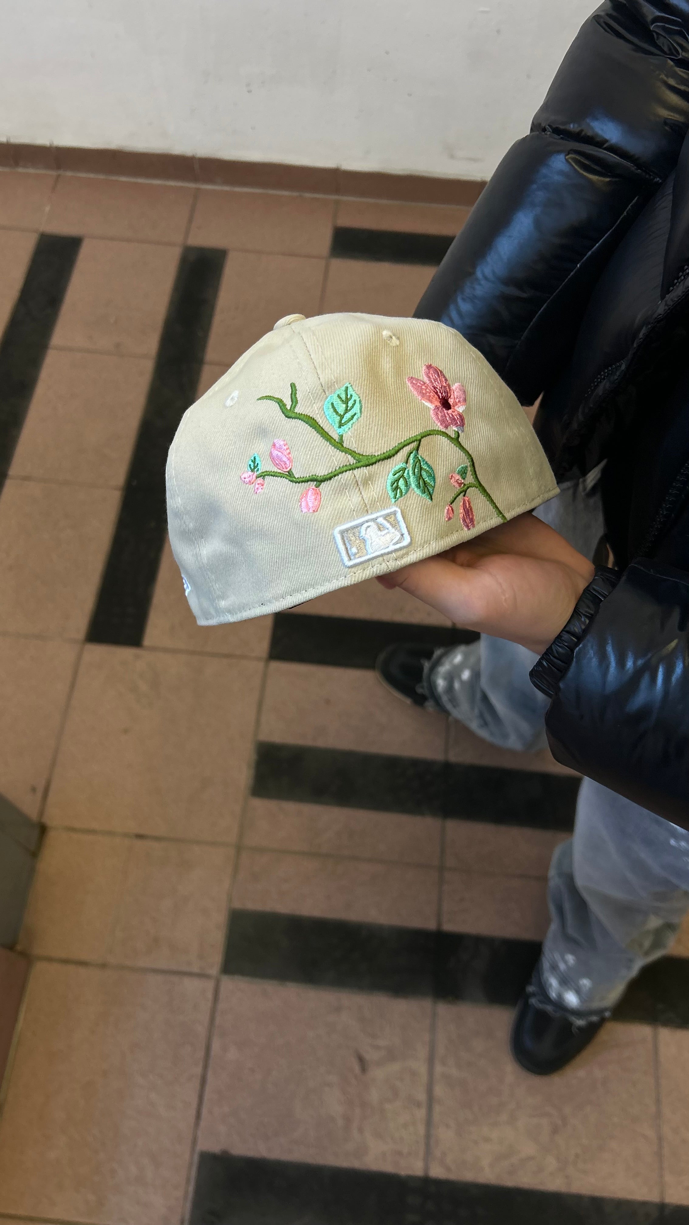 CW - NY FLOWERS CUSTOM – CapsWrld